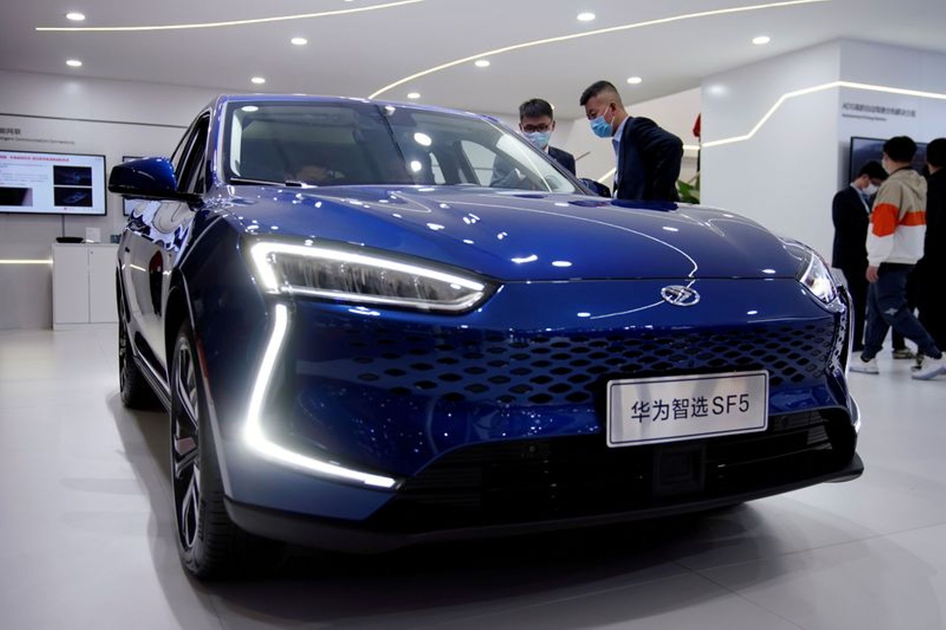 China's Huawei aims to develop driverless car technology by 2025